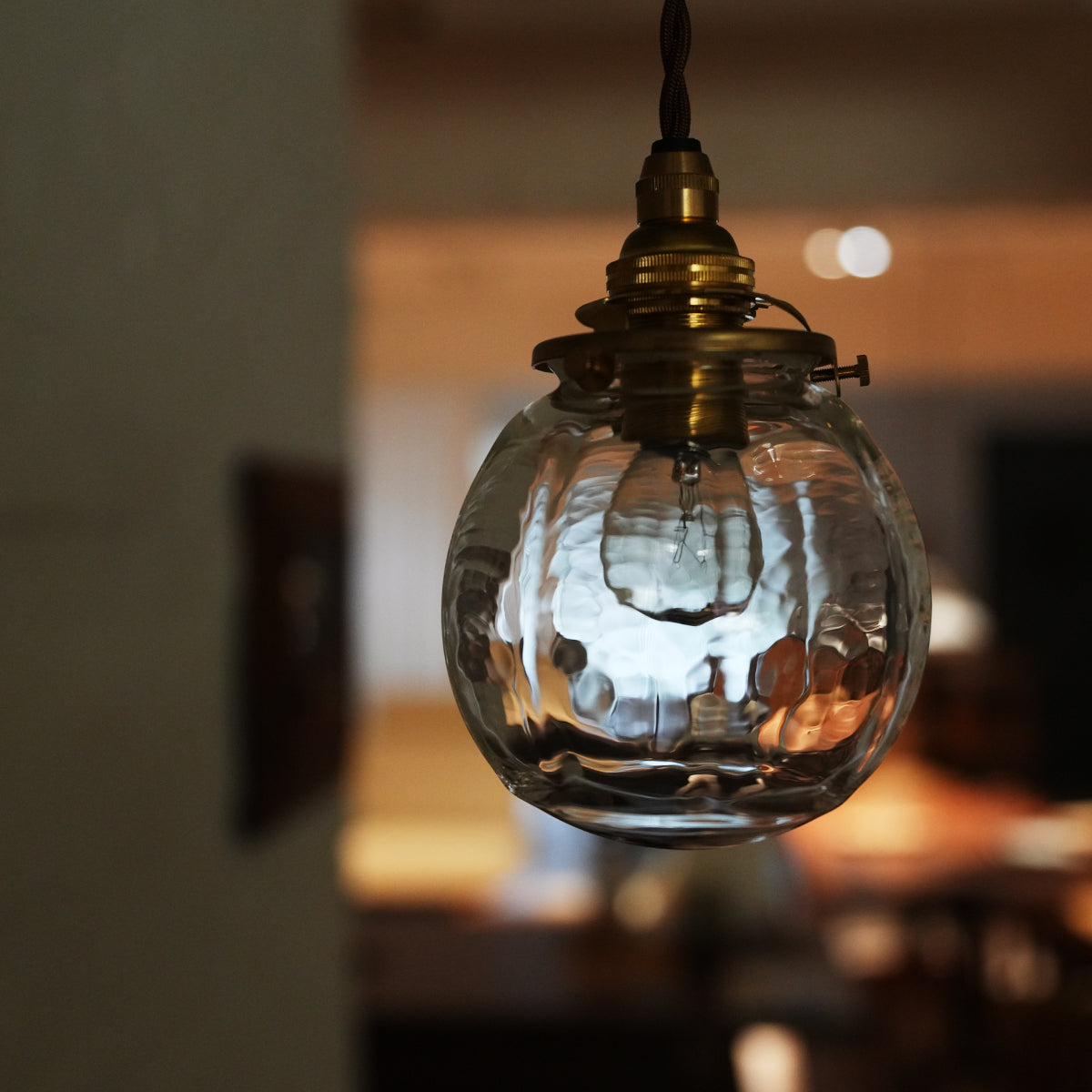 玻璃吊燈｜安土草多 Sota Azuchi｜口吹玻璃職人 – QUATTIS 十刻