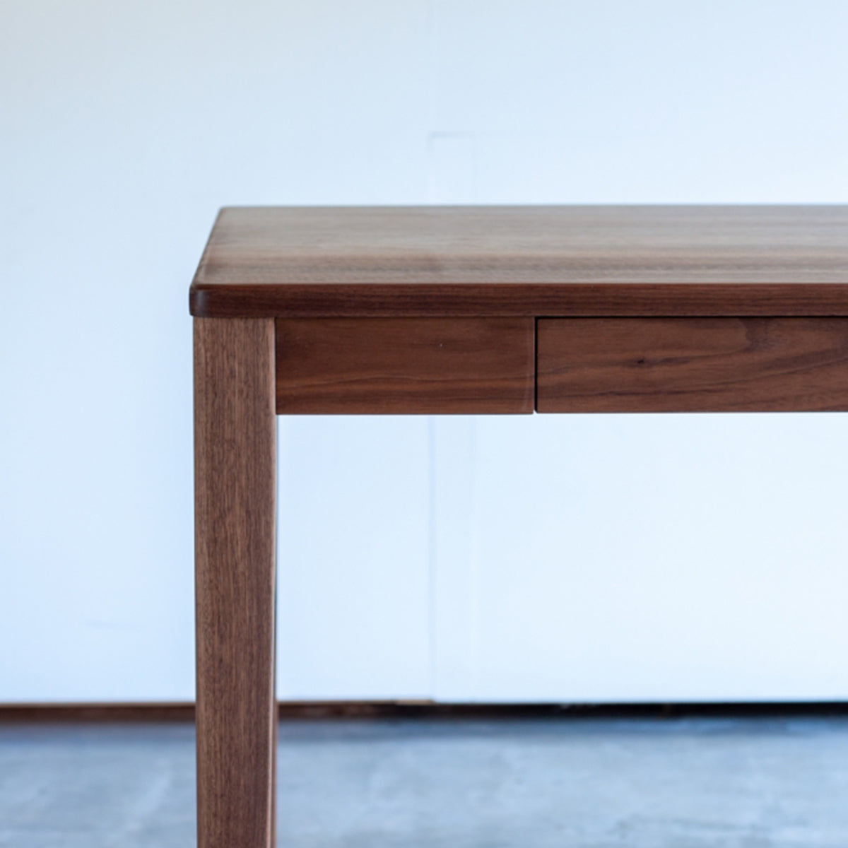 日本實木餐桌 推薦｜杉工場 - KIVA 方桌｜日本百年工坊製作 – QUATTIS 十刻